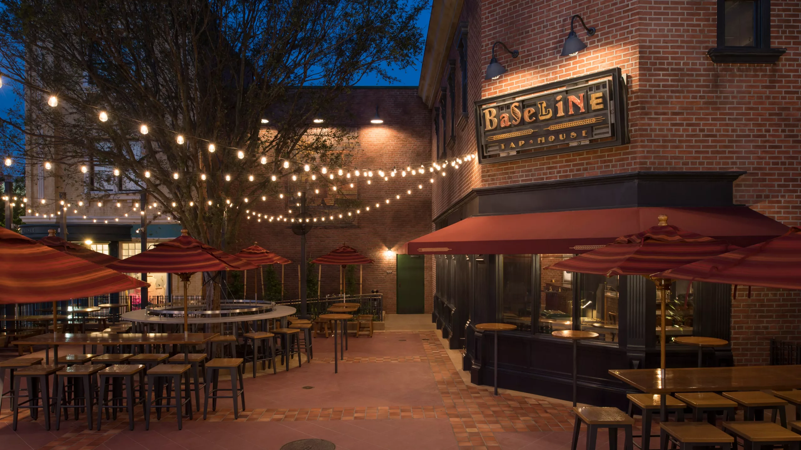 BaseLine Tap House Review • Mouse Travel Matters